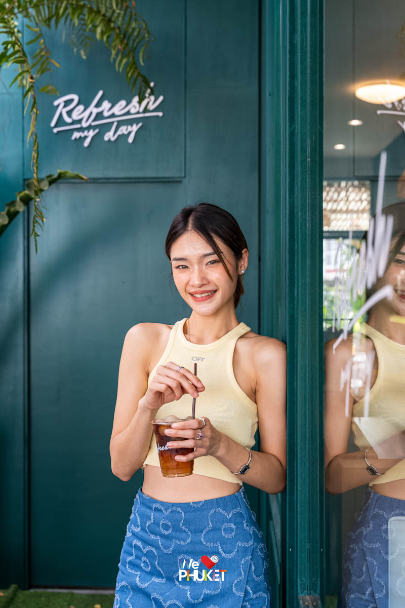 มัดรวม 4 คาเฟ่ภูเก็ต นั่งชิลล์ๆวันฝนพรำ🌧️ Ploylee Diary x Phuket E Magazine - Phuket E-Magazine